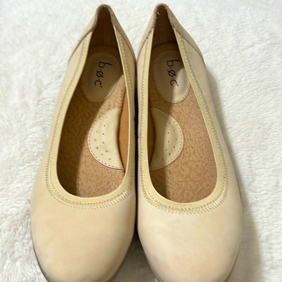 b.o.c. | Shoes | Boc Leather Cream Flats | Poshmark